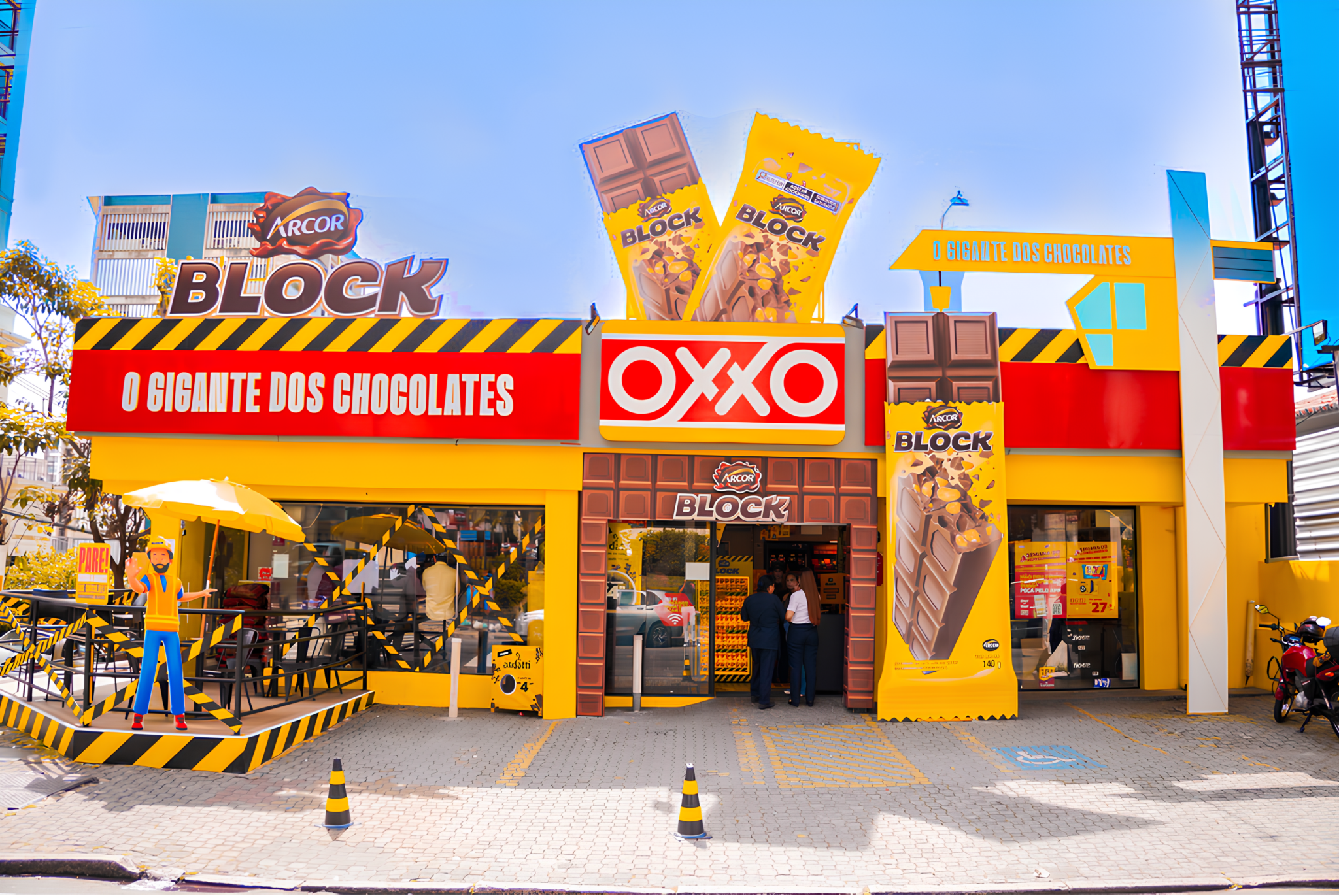 Arcor e OXXO transformam loja na temática do chocolate Block - FoodBiz
